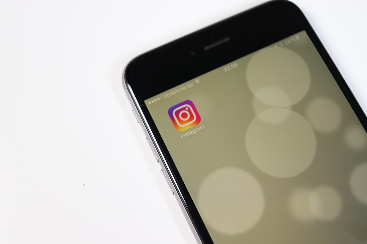 Bridging Code and Creativity for Social Platforms - FROMDEV